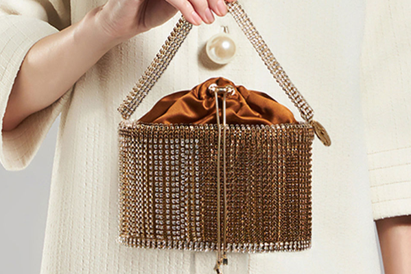 What Does Glamour Mean? | AiSPi